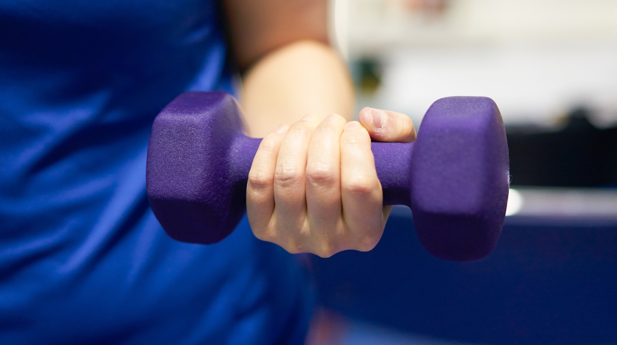 How To Do Dumbbell Scapular External Rotation 2025